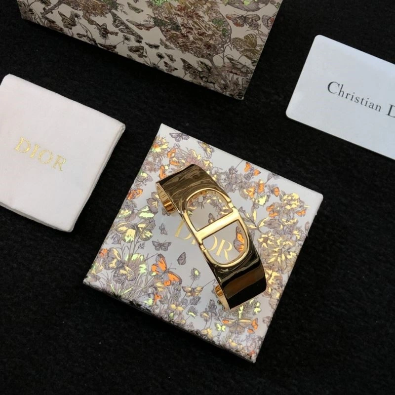 Low-cost Christian Dior Bracelets