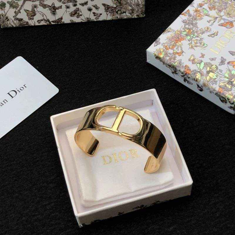 Low-cost Christian Dior Bracelets