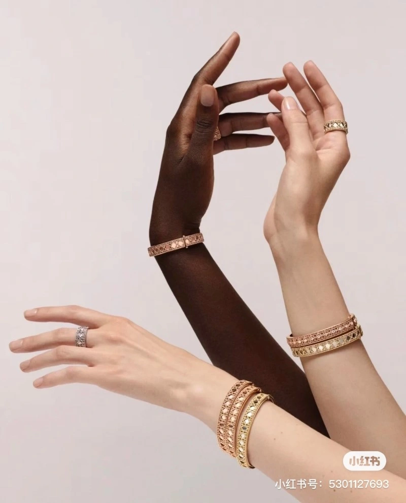 Accurate model Christian Dior Bracelets