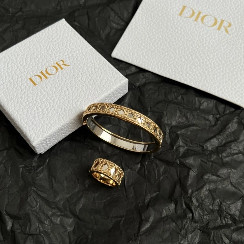Accurate model Christian Dior Bracelets