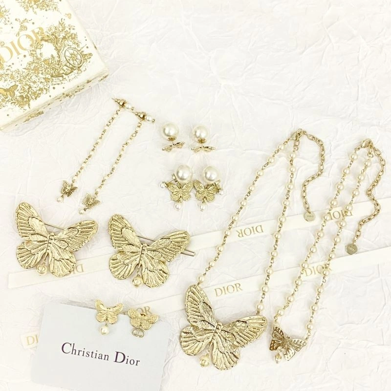 Inexpensive Christian Dior Brooches