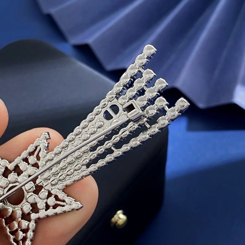 Accurate model Christian Dior Brooches