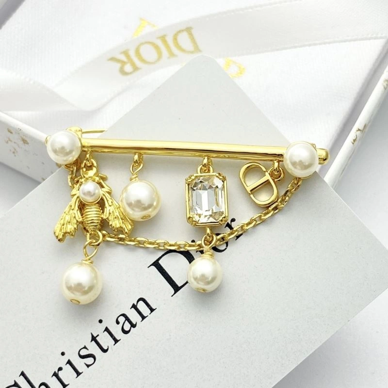 Accurate model Christian Dior Brooches