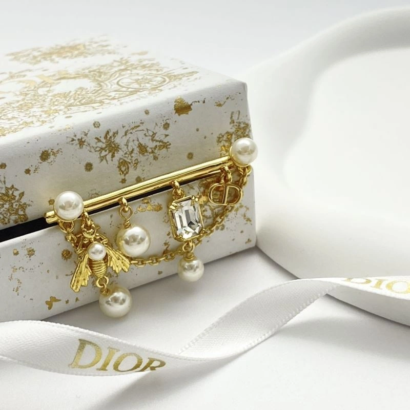Accurate model Christian Dior Brooches