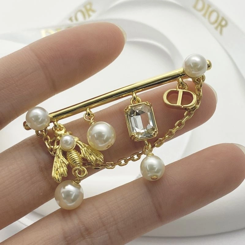 Accurate model Christian Dior Brooches