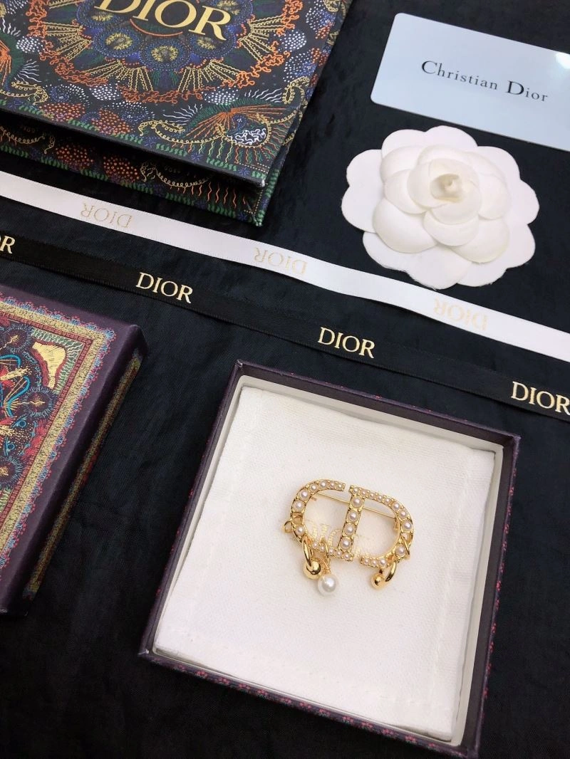 High accuracy Christian Dior Brooches