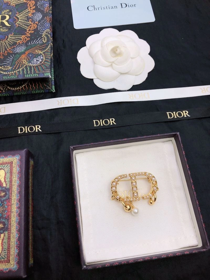 High accuracy Christian Dior Brooches