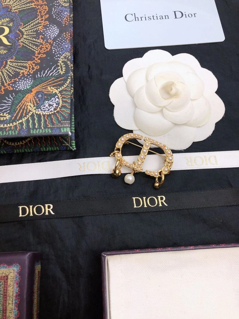 High accuracy Christian Dior Brooches