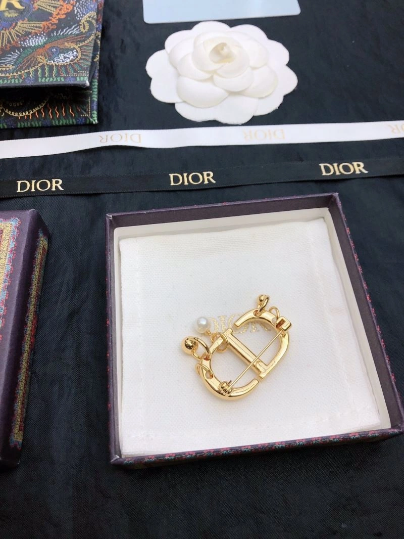 High accuracy Christian Dior Brooches