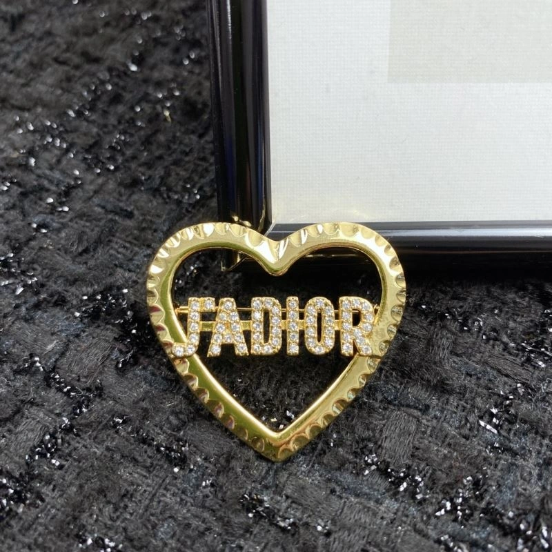 Top match Christian Dior Brooches