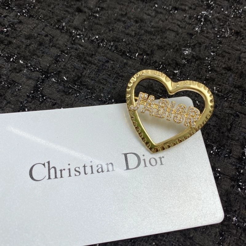 Top match Christian Dior Brooches