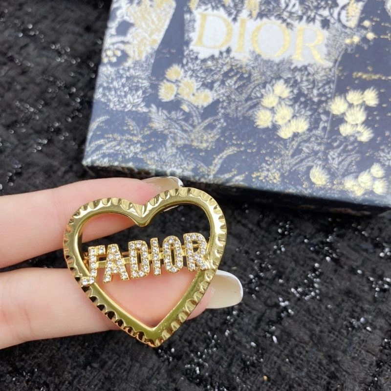 Top match Christian Dior Brooches