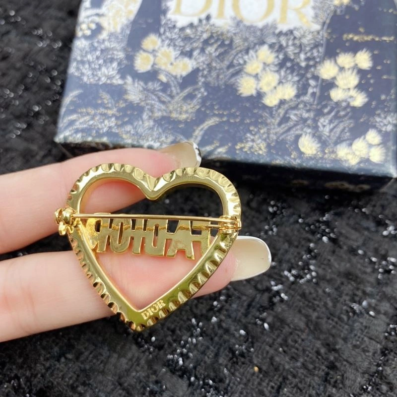 Top match Christian Dior Brooches