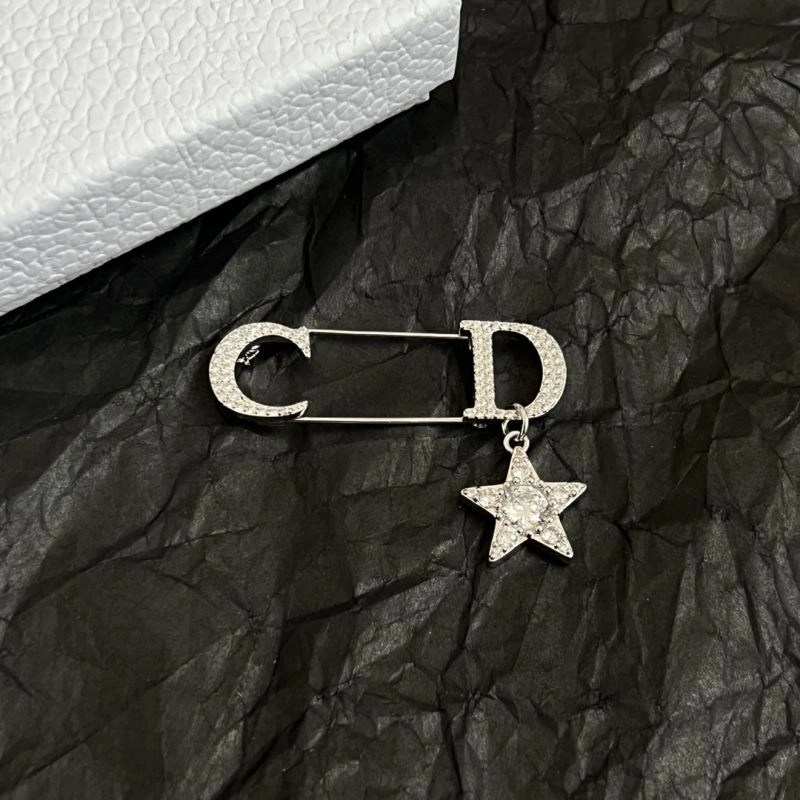 High fidelity Christian Dior Brooches