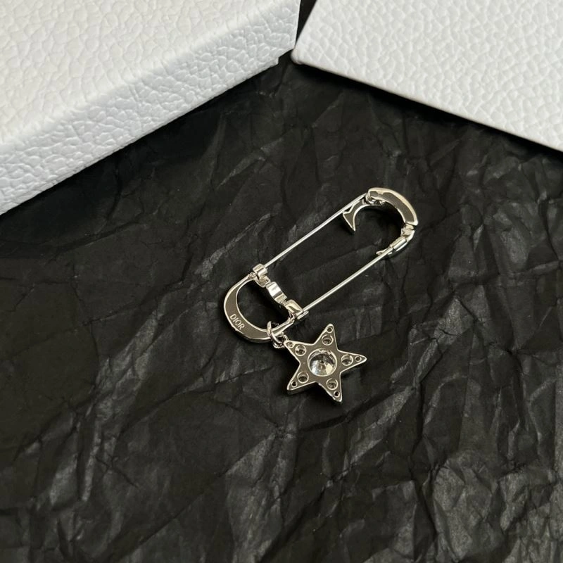 High fidelity Christian Dior Brooches