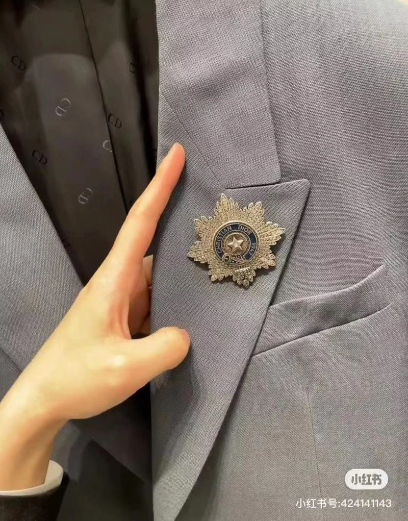 Economical Christian Dior Brooches