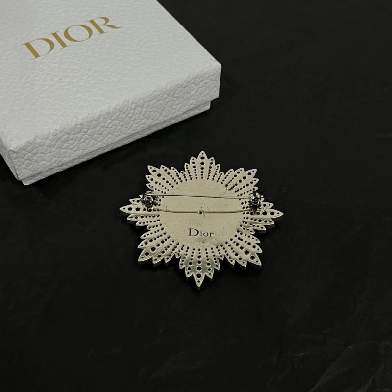 Economical Christian Dior Brooches