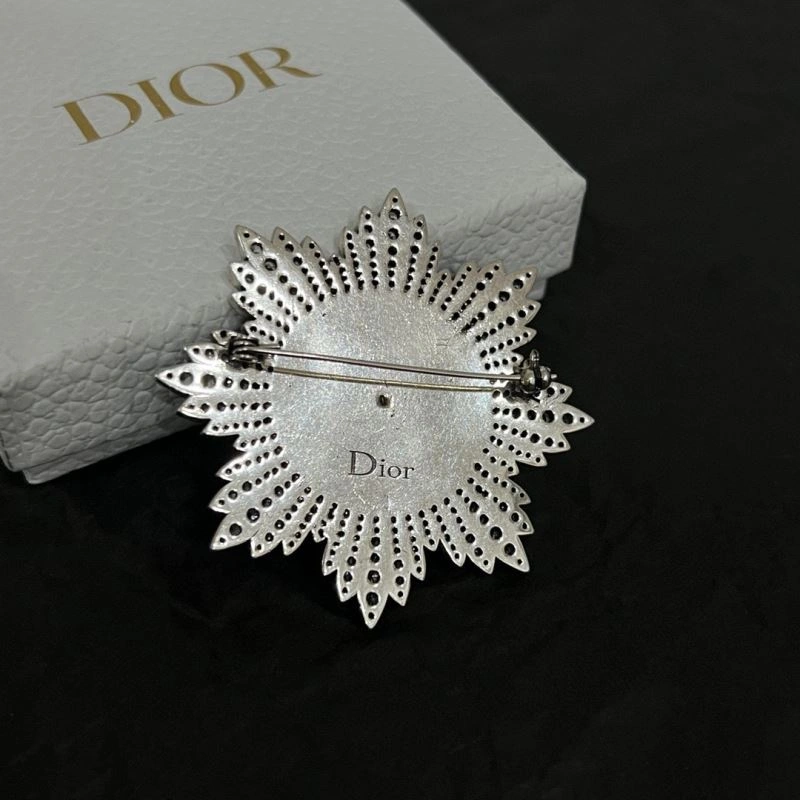 Economical Christian Dior Brooches