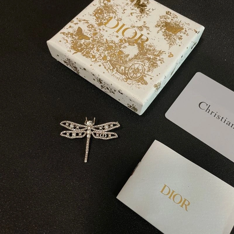 Low-cost Christian Dior Brooches
