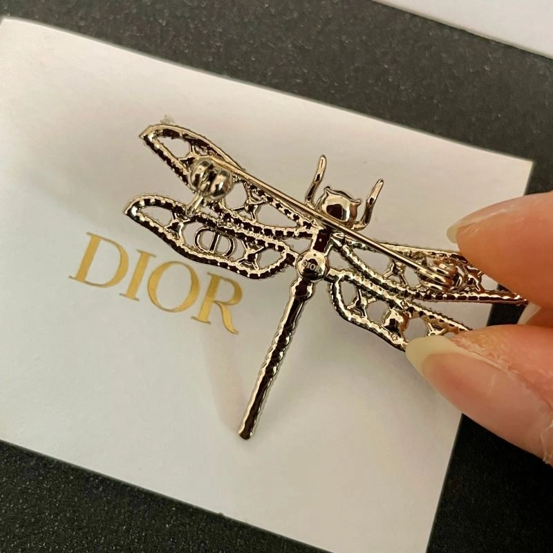 Low-cost Christian Dior Brooches