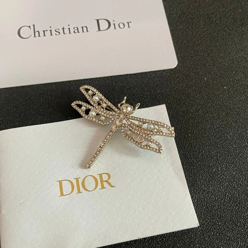 Low-cost Christian Dior Brooches