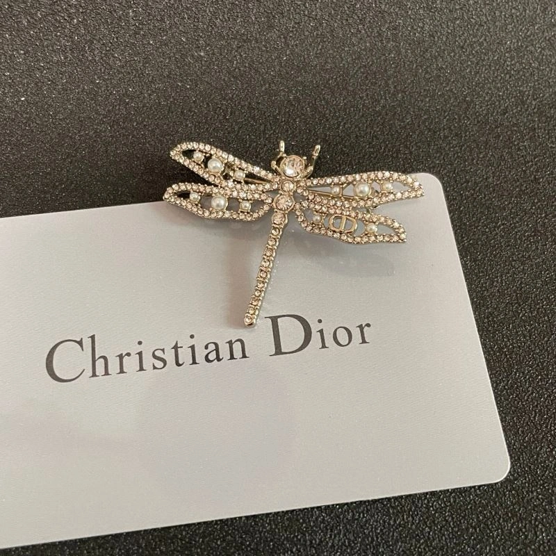 Low-cost Christian Dior Brooches