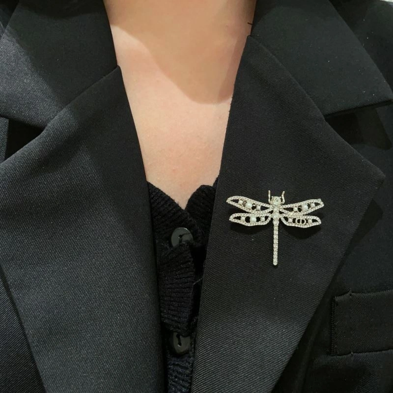 Low-cost Christian Dior Brooches