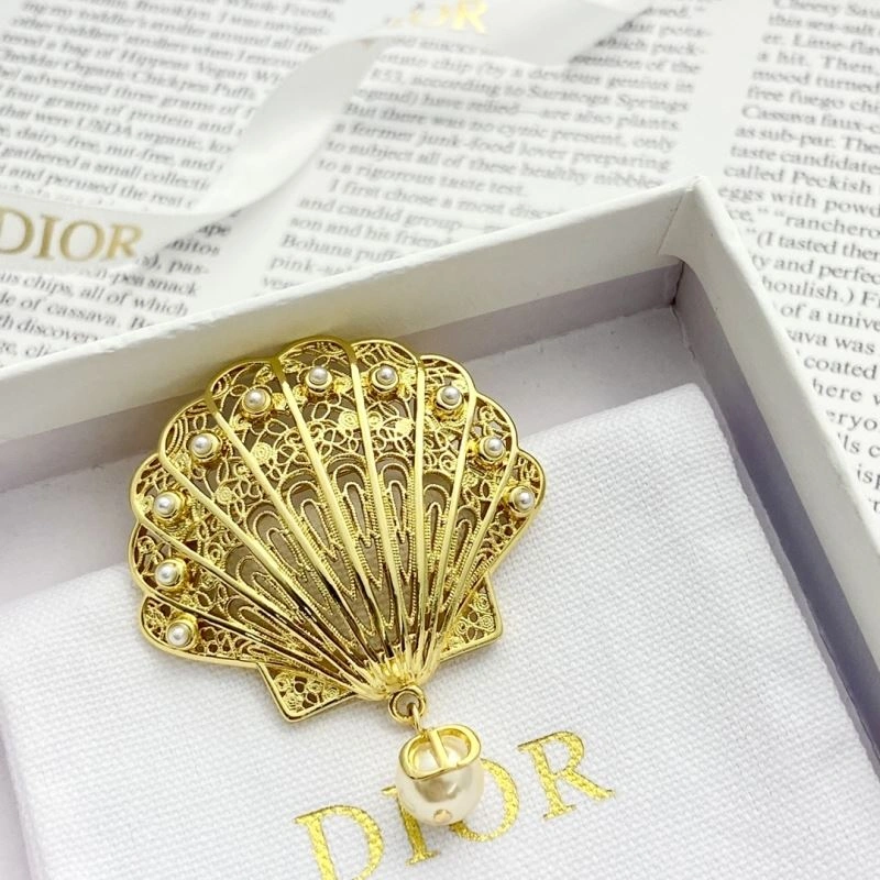 High accuracy Christian Dior Brooches