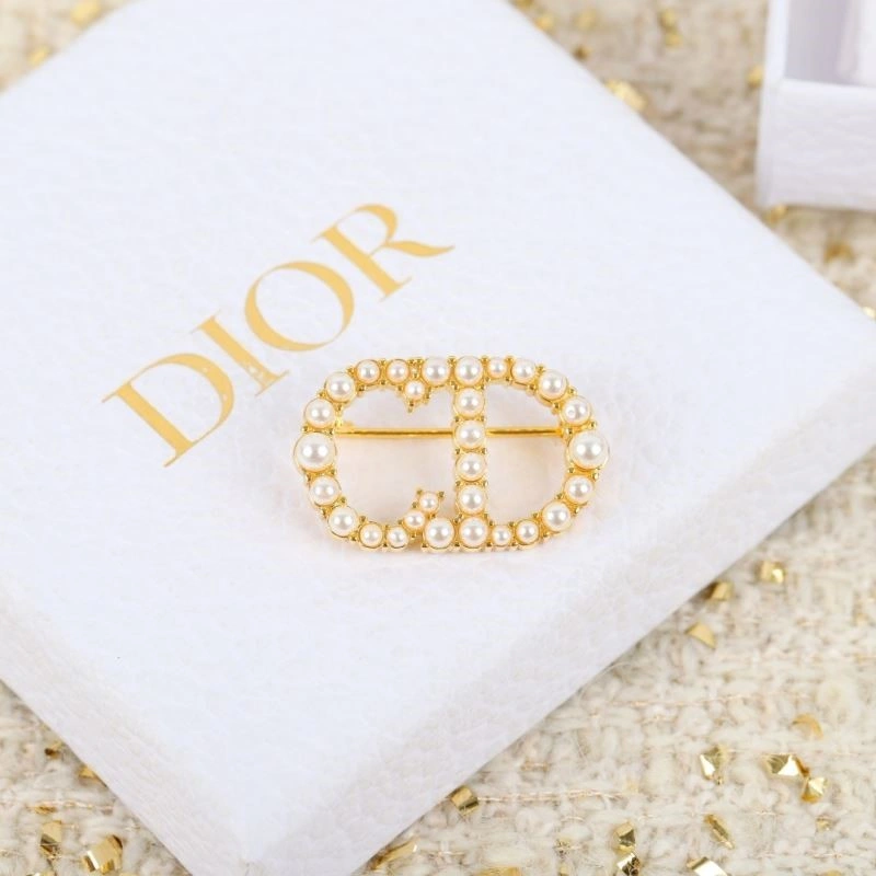 Accurate model Christian Dior Brooches