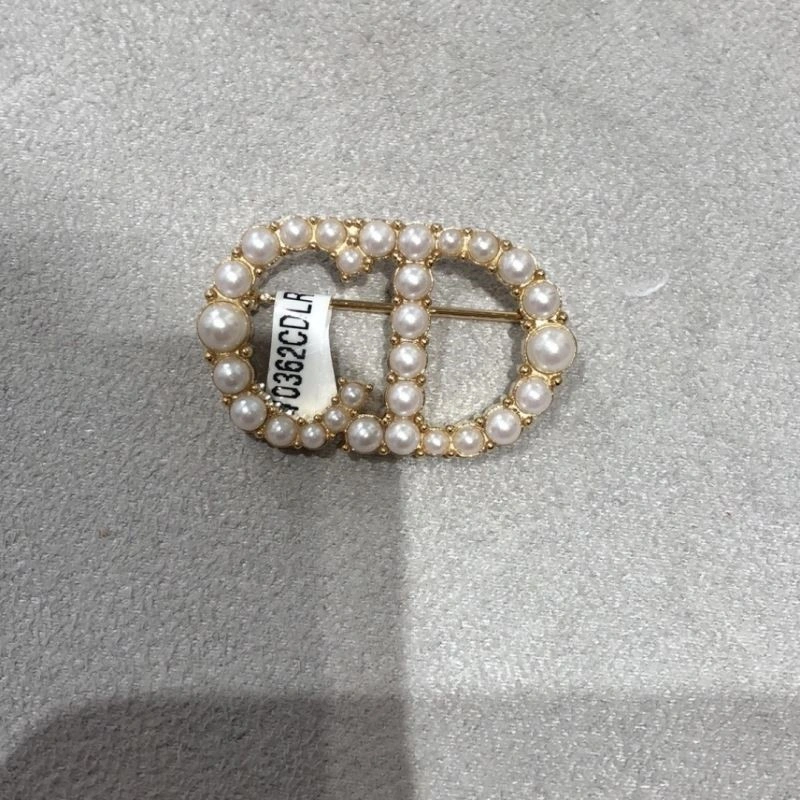 Accurate model Christian Dior Brooches