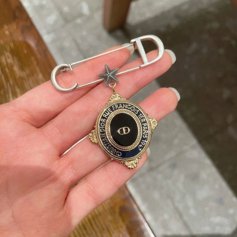 High accuracy Christian Dior Brooches