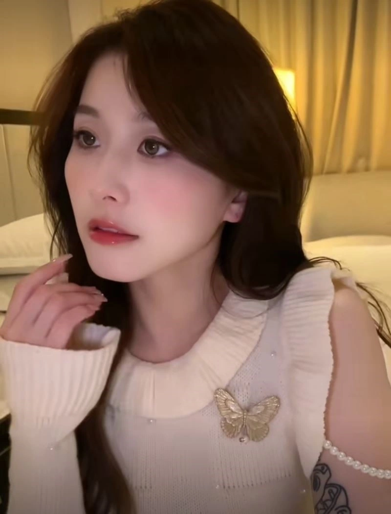 Legit Christian Dior Brooches