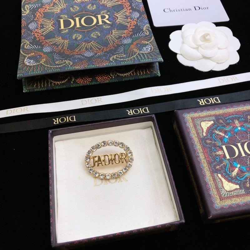 Top mirror Christian Dior Brooches