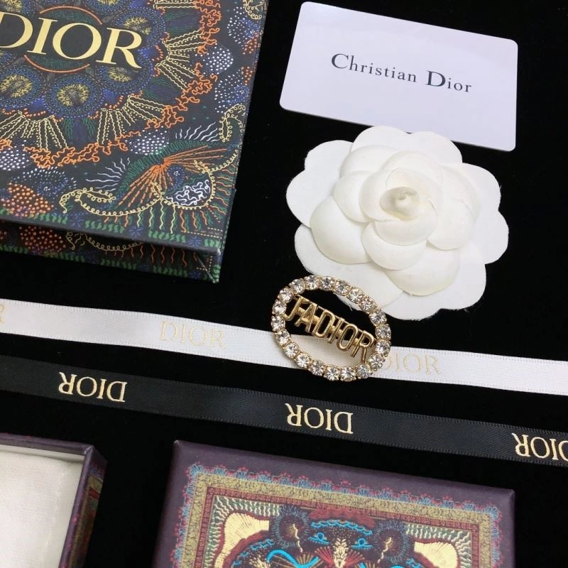 Top mirror Christian Dior Brooches