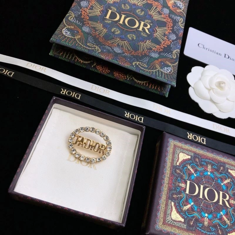Top mirror Christian Dior Brooches