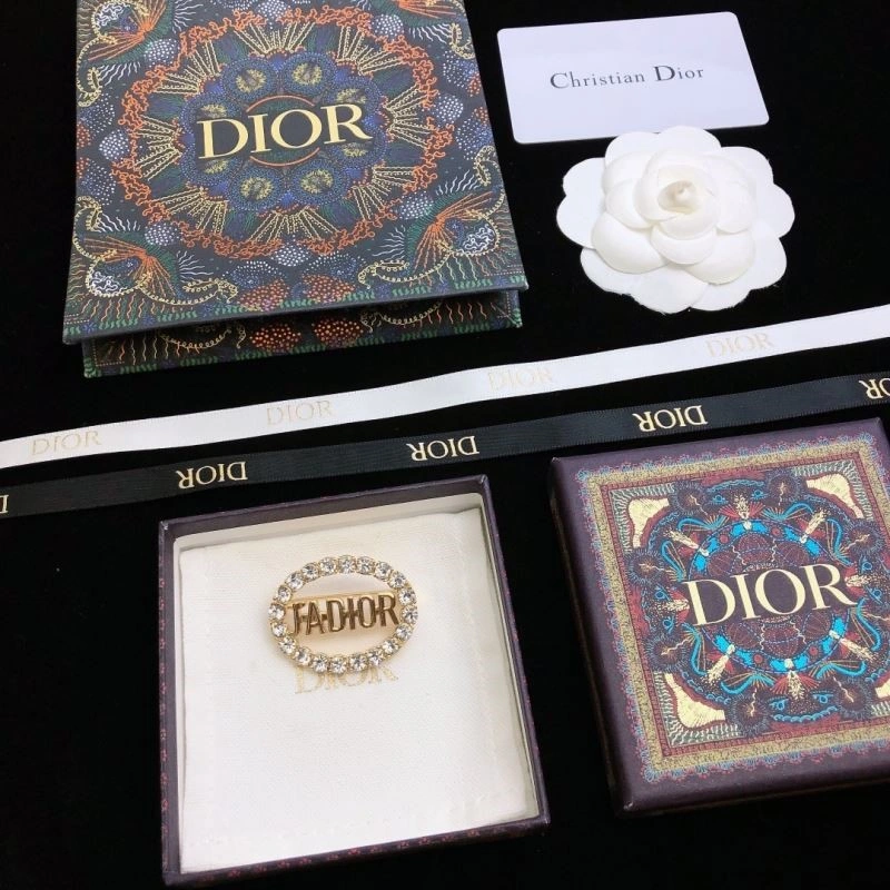 Top mirror Christian Dior Brooches