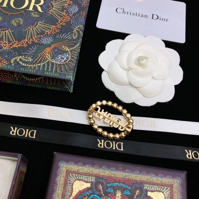 Top mirror Christian Dior Brooches