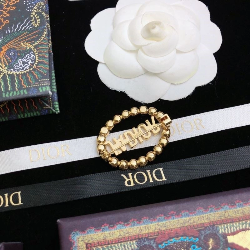 Top mirror Christian Dior Brooches