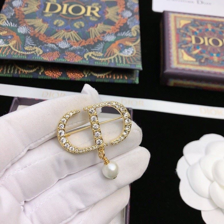 Accurate model Christian Dior Brooches