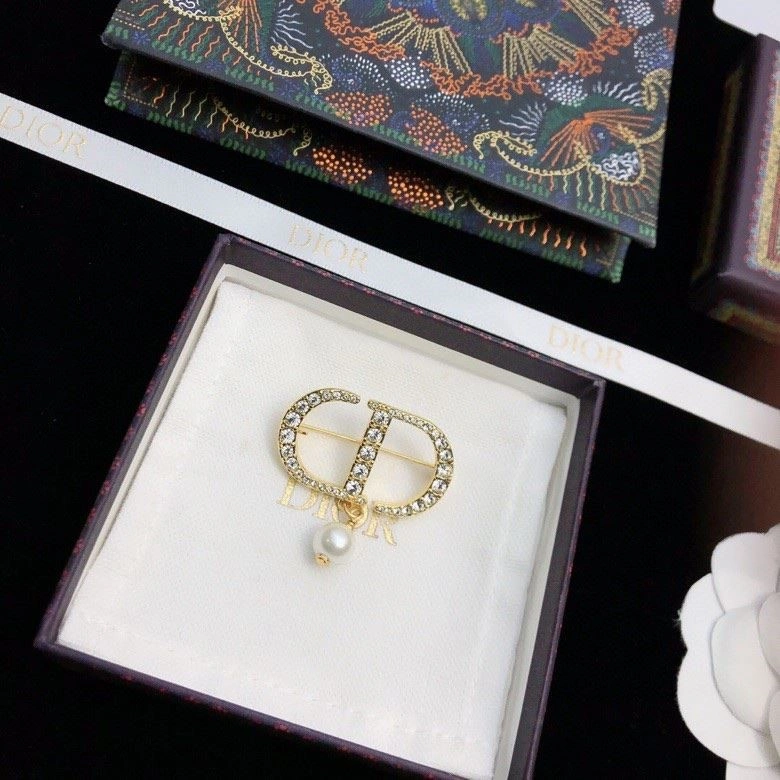 Accurate model Christian Dior Brooches