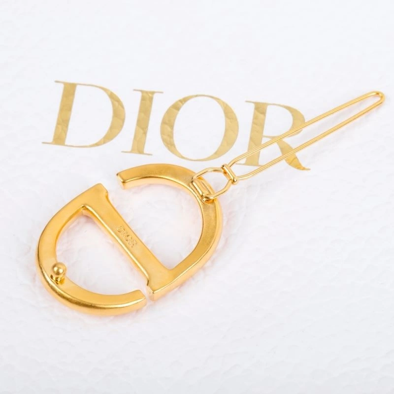 High fidelity Christian Dior Brooches