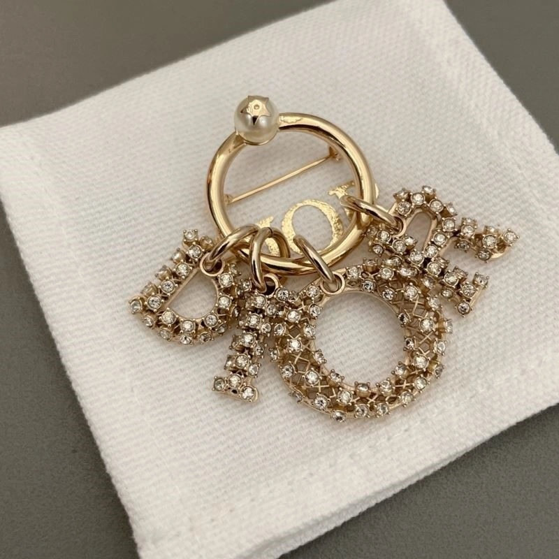 Top match Christian Dior Brooches
