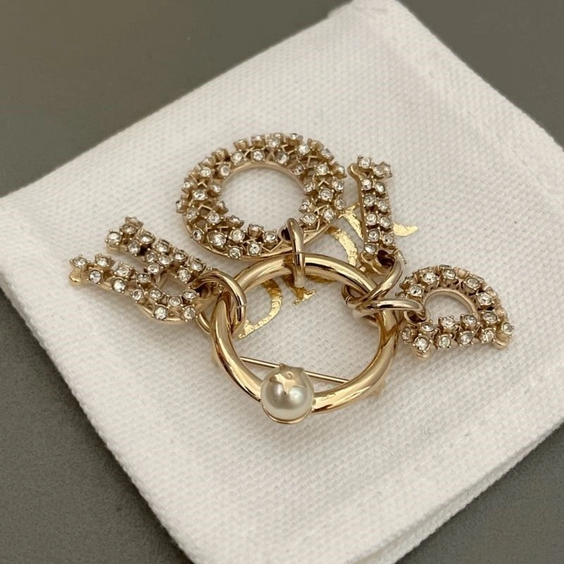 Top match Christian Dior Brooches
