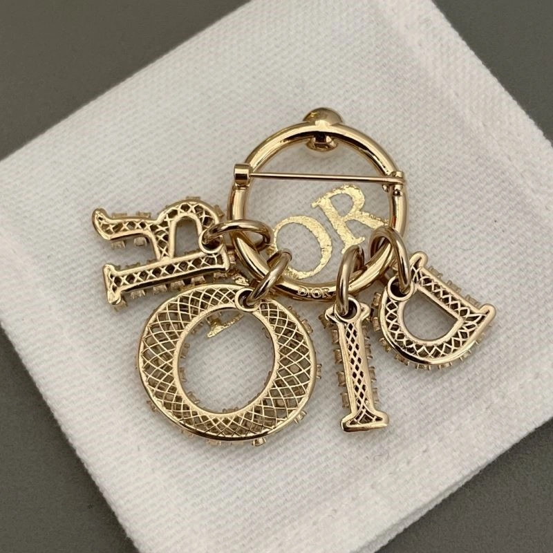 Top match Christian Dior Brooches