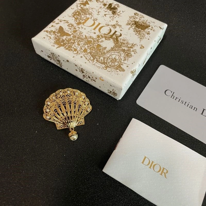High accuracy Christian Dior Brooches