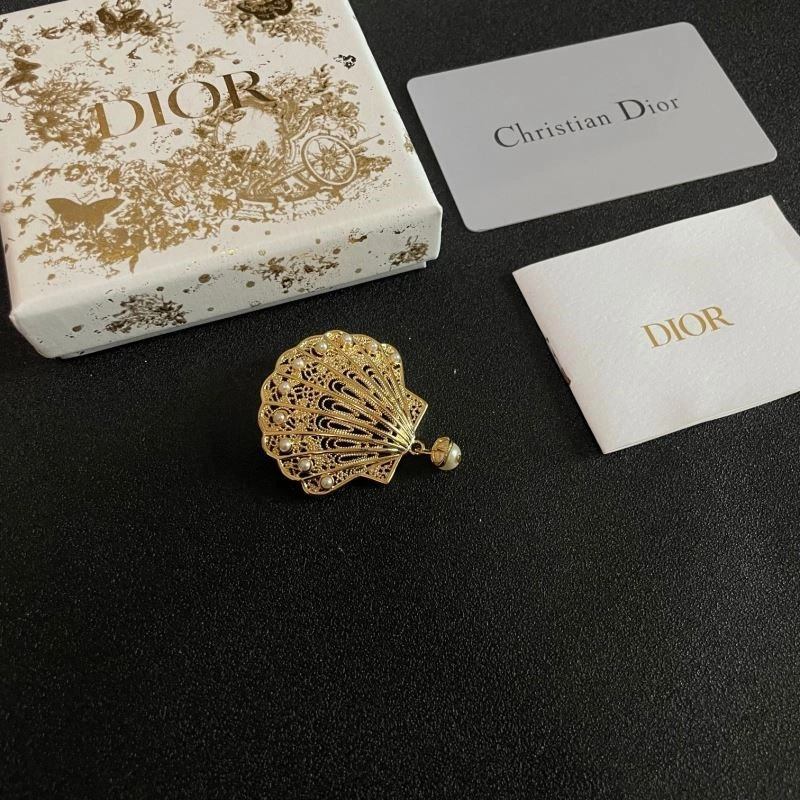 High accuracy Christian Dior Brooches