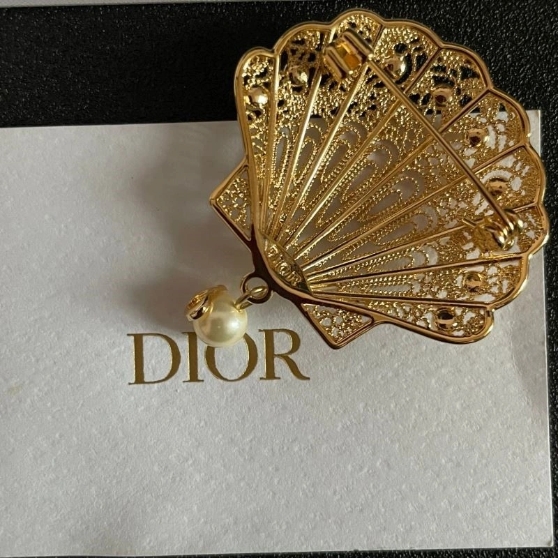 High accuracy Christian Dior Brooches