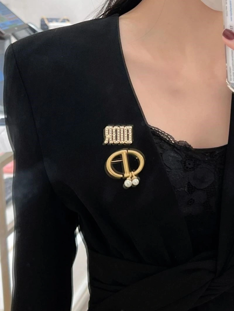 Inexpensive Christian Dior Brooches