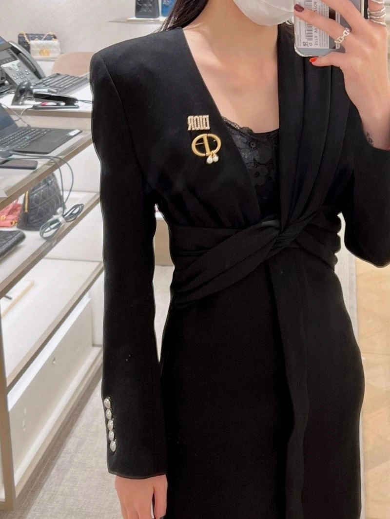 Inexpensive Christian Dior Brooches