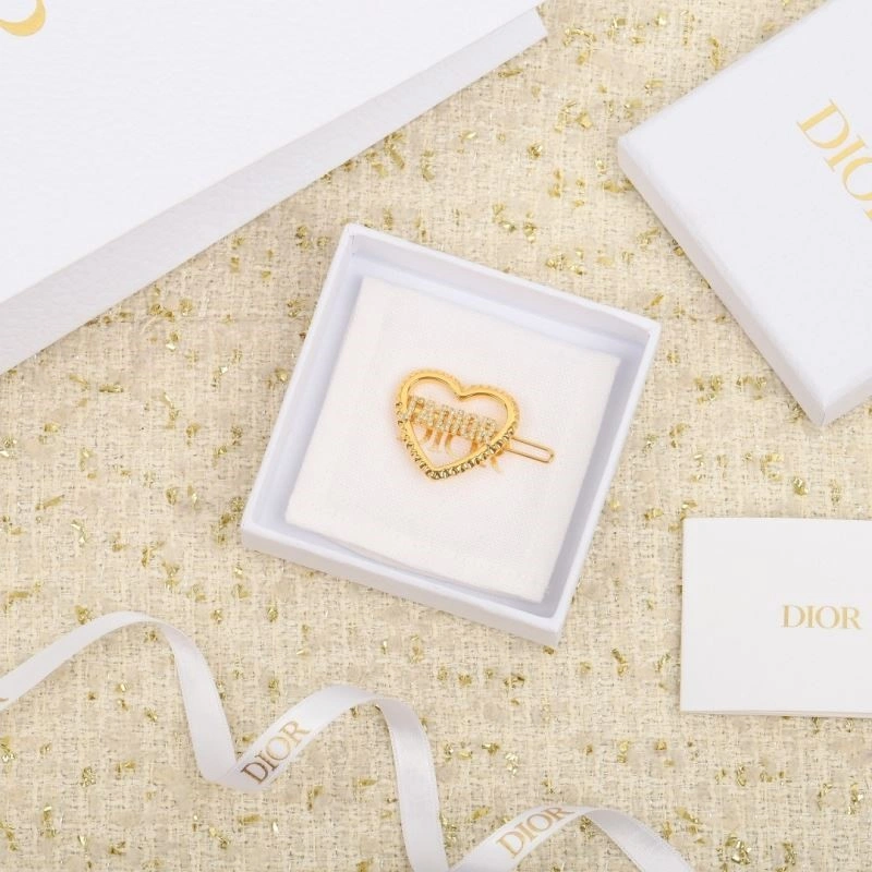 Low-cost Christian Dior Brooches